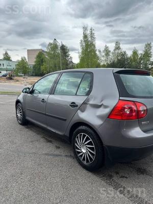 Grey Volkswagen Golf 2005 in Daugavpils, with an engine capacity of 1.60 L and mileage of 288 thousand km for 1450 €, photo 4 on AUTOMOTO.COM.LV