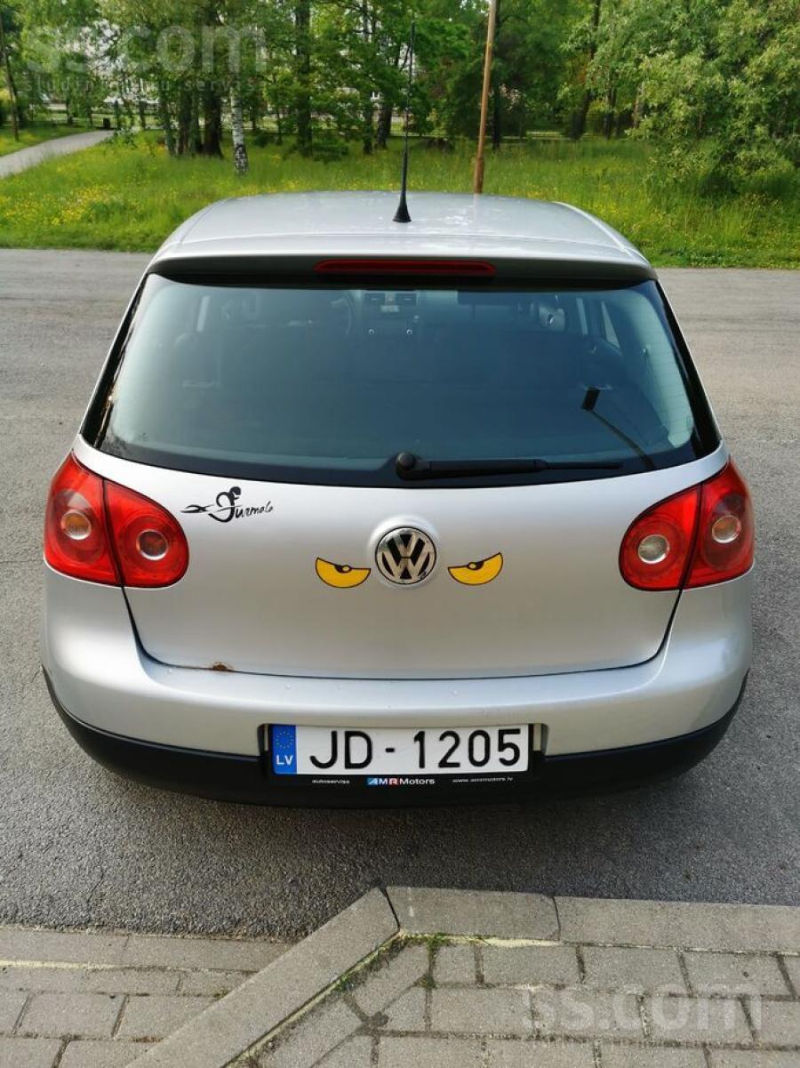 Pelēks Volkswagen Golf 2005 Jūrmala, ar dzinēja tilpumu 1.60 L un nobraukumu 301 tūkst. km par 1100 €, foto 2 vietnē AUTOMOTO.COM.LV
