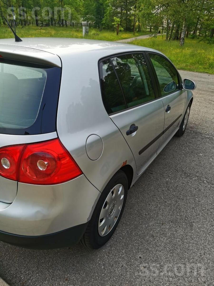 Pelēks Volkswagen Golf 2005 Jūrmala, ar dzinēja tilpumu 1.60 L un nobraukumu 301 tūkst. km par 1100 €, foto 3 vietnē AUTOMOTO.COM.LV