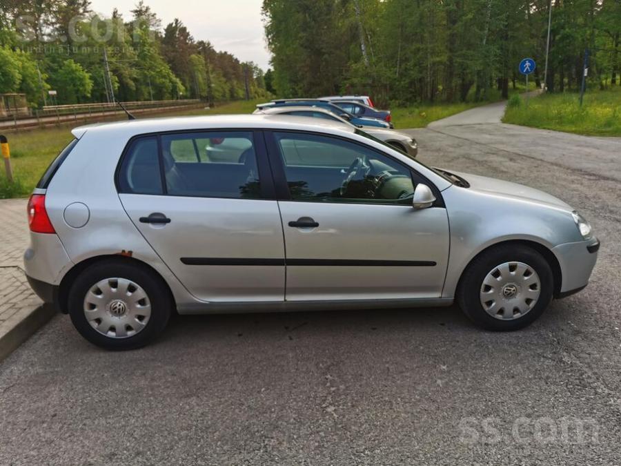 Pelēks Volkswagen Golf 2005 Jūrmala, ar dzinēja tilpumu 1.60 L un nobraukumu 301 tūkst. km par 1100 €, foto 4 vietnē AUTOMOTO.COM.LV