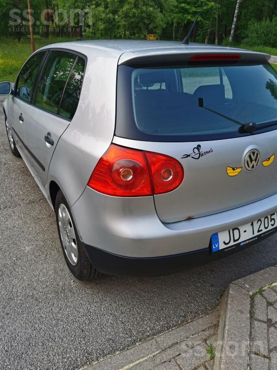 Pelēks Volkswagen Golf 2005 Jūrmala, ar dzinēja tilpumu 1.60 L un nobraukumu 301 tūkst. km par 1100 €, foto 9 vietnē AUTOMOTO.COM.LV