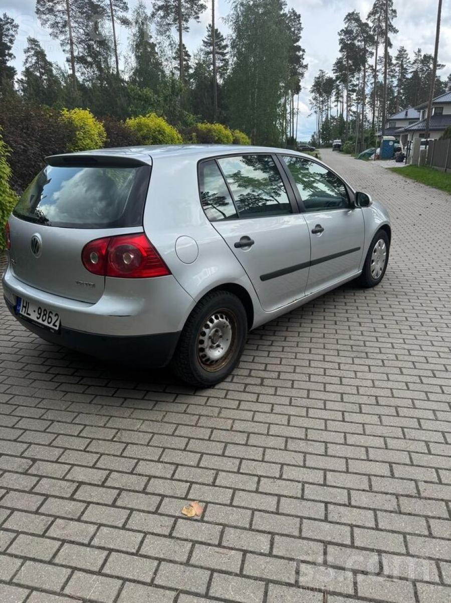 Pelēks Volkswagen Golf 2005 Rīga, ar dzinēja tilpumu 1.90 L un nobraukumu 272 tūkst. km par 1590 €, foto 1 vietnē AUTOMOTO.COM.LV