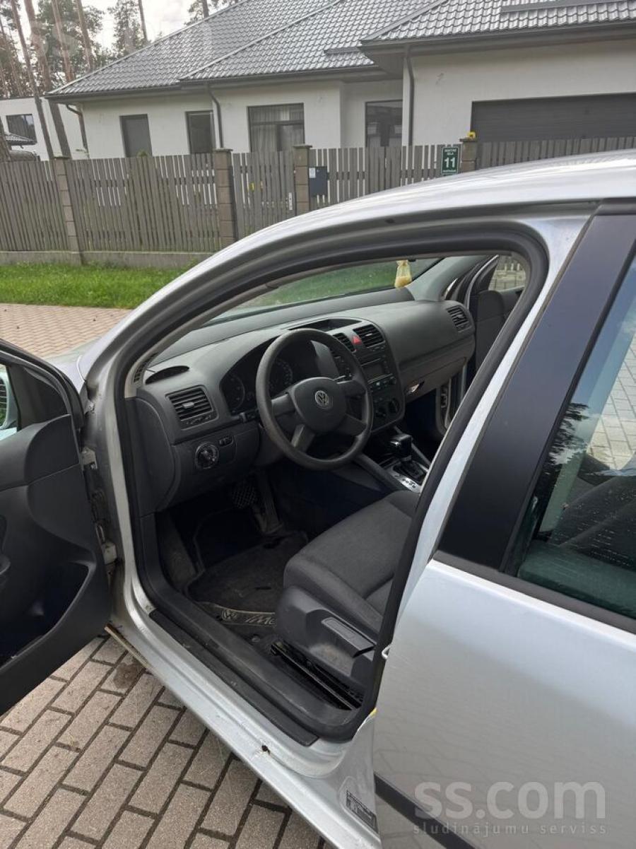 Pelēks Volkswagen Golf 2005 Rīga, ar dzinēja tilpumu 1.90 L un nobraukumu 272 tūkst. km par 1590 €, foto 3 vietnē AUTOMOTO.COM.LV