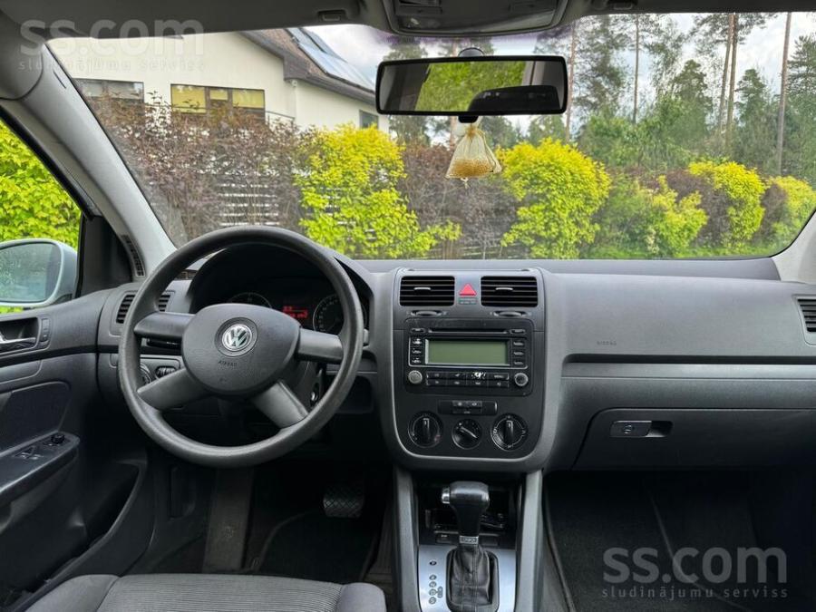 Pelēks Volkswagen Golf 2005 Rīga, ar dzinēja tilpumu 1.90 L un nobraukumu 272 tūkst. km par 1590 €, foto 4 vietnē AUTOMOTO.COM.LV