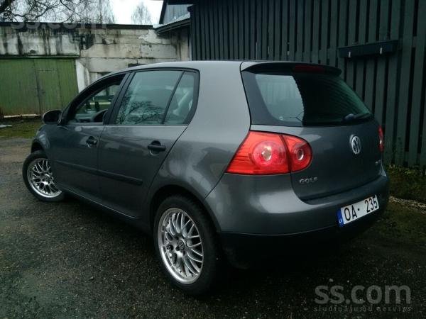 Grey Volkswagen Golf 2005 in Riga, with an engine capacity of 1.60 L and mileage of 301 thousand km for 2850 €, photo 3 on AUTOMOTO.COM.LV
