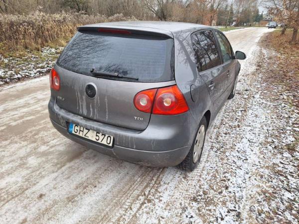 Pelēks Volkswagen Golf 2005 Kauņa, ar dzinēja tilpumu 1.90 L un nobraukumu 309 tūkst. km par 1500 €, foto 3 vietnē AUTOMOTO.COM.LV