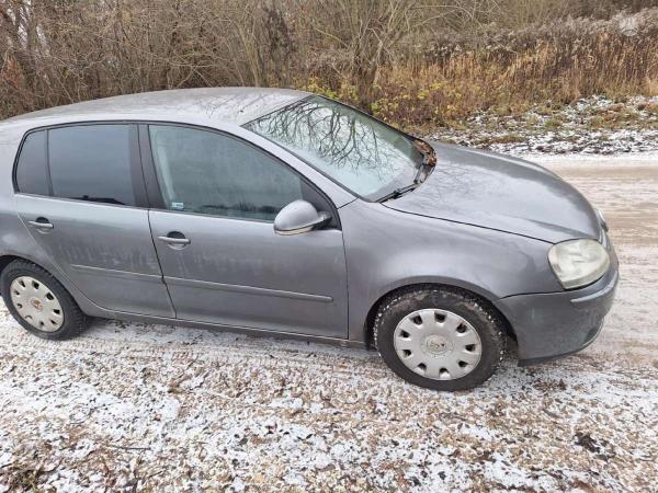 Pelēks Volkswagen Golf 2005 Kauņa, ar dzinēja tilpumu 1.90 L un nobraukumu 309 tūkst. km par 1500 €, foto 4 vietnē AUTOMOTO.COM.LV