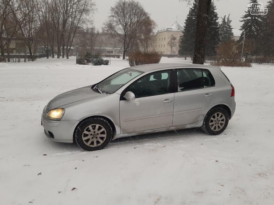 Pelēks Volkswagen Golf 2005 Kauņa, ar dzinēja tilpumu 2.00 L un nobraukumu 350 tūkst. km par 600 €, foto 1 vietnē AUTOMOTO.COM.LV