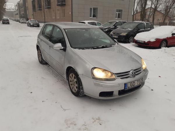 Pelēks Volkswagen Golf 2005 Kauņa, ar dzinēja tilpumu 2.00 L un nobraukumu 350 tūkst. km par 600 €, foto 4 vietnē AUTOMOTO.COM.LV