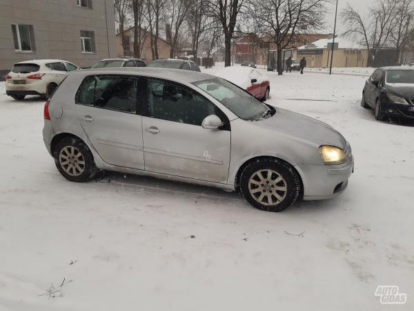 Pelēks Volkswagen Golf 2005 Kauņa, ar dzinēja tilpumu 2.00 L un nobraukumu 350 tūkst. km par 600 €, foto 5 vietnē AUTOMOTO.COM.LV
