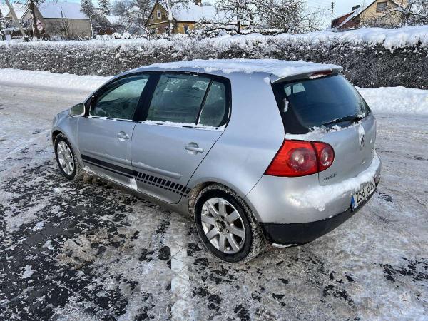 Pelēks Volkswagen Golf 2005 Telšiai, ar dzinēja tilpumu 1.97 L un nobraukumu 325 tūkst. km par 1700 €, foto 3 vietnē AUTOMOTO.COM.LV