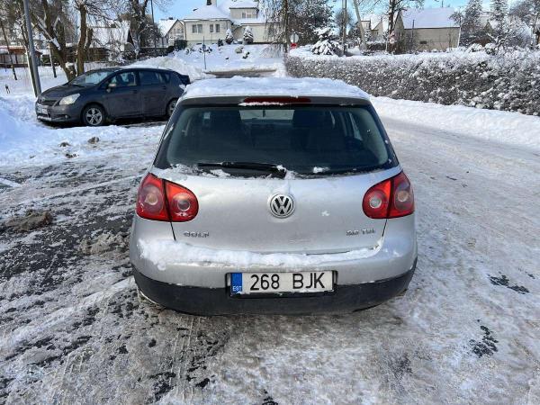 Pelēks Volkswagen Golf 2005 Telšiai, ar dzinēja tilpumu 1.97 L un nobraukumu 325 tūkst. km par 1700 €, foto 4 vietnē AUTOMOTO.COM.LV