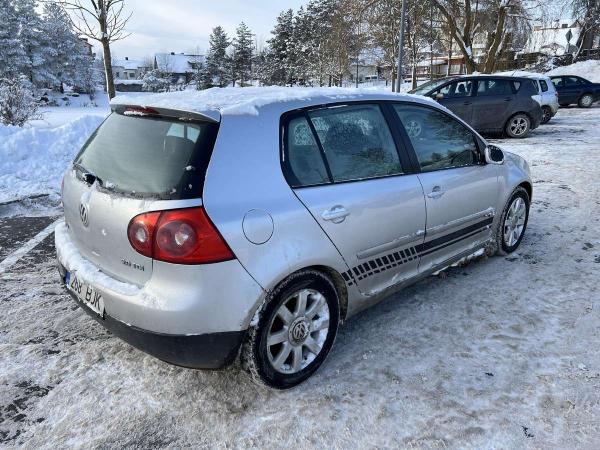 Pelēks Volkswagen Golf 2005 Telšiai, ar dzinēja tilpumu 1.97 L un nobraukumu 325 tūkst. km par 1700 €, foto 5 vietnē AUTOMOTO.COM.LV