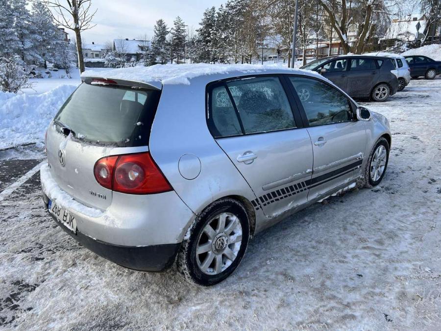 Grey Volkswagen Golf 2005 in Telschi, with an engine capacity of 1.97 L and mileage of 325 thousand km for 1950 €, photo 5 on AUTOMOTO.COM.LV