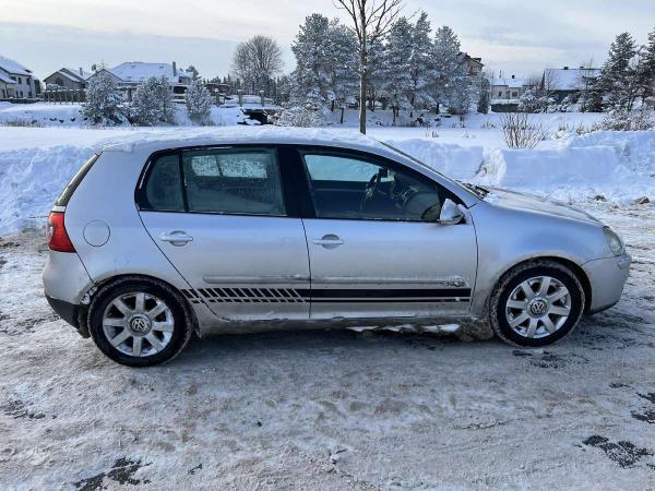 Pelēks Volkswagen Golf 2005 Telšiai, ar dzinēja tilpumu 1.97 L un nobraukumu 325 tūkst. km par 1700 €, foto 6 vietnē AUTOMOTO.COM.LV