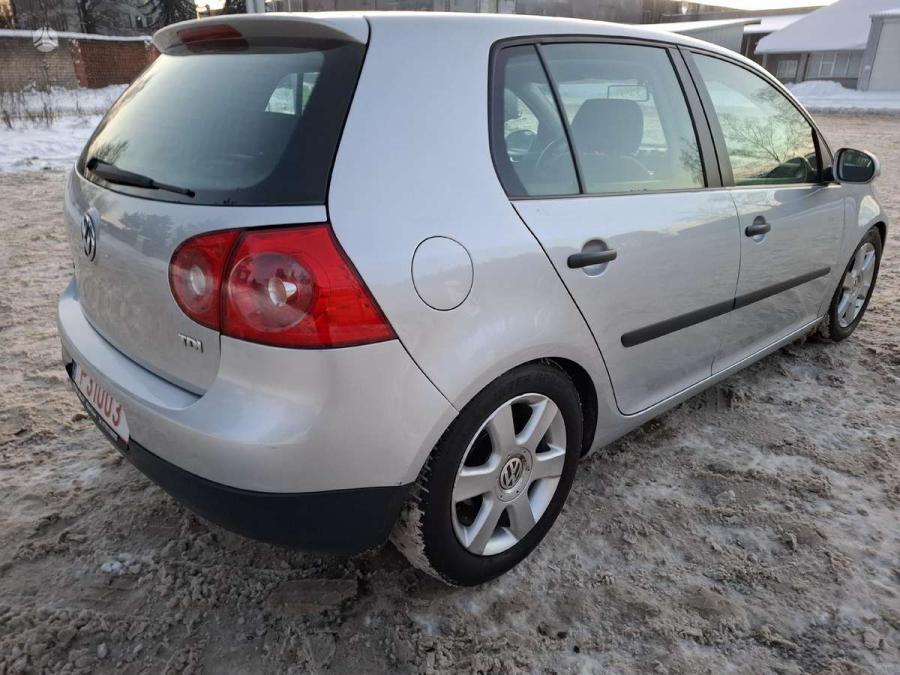 Pelēks Volkswagen Golf 2005 Alīta, ar dzinēja tilpumu 1.90 L un nobraukumu 179 tūkst. km par 2500 €, foto 3 vietnē AUTOMOTO.COM.LV