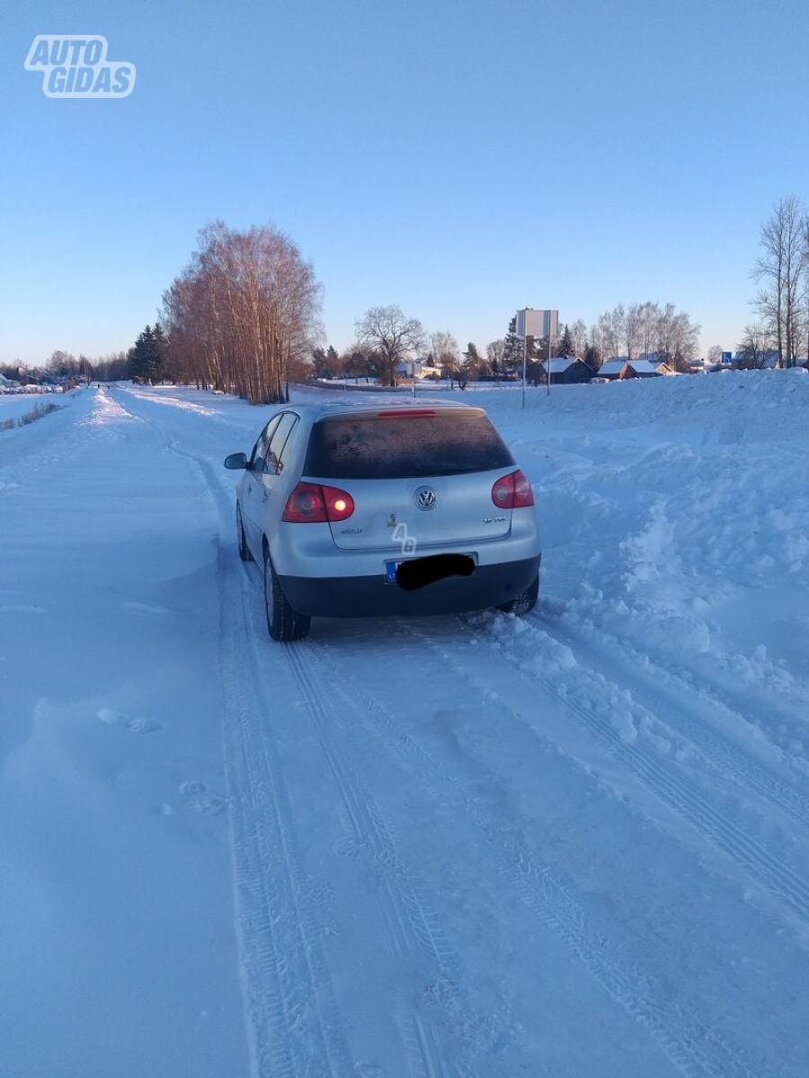 Pelēks Volkswagen Golf 2005 Viļņa, ar dzinēja tilpumu 1.90 L un nobraukumu 358 tūkst. km par 1000 €, foto 1 vietnē AUTOMOTO.COM.LV