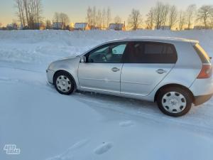 Pelēks Volkswagen Golf 2005 Viļņa, ar dzinēja tilpumu 1.90 L un nobraukumu 358 tūkst. km par 1000 €, foto 4 vietnē AUTOMOTO.COM.LV