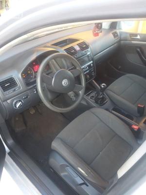Pelēks Volkswagen Golf 2005 Viļņa, ar dzinēja tilpumu 1.90 L un nobraukumu 358 tūkst. km par 1000 €, foto 5 vietnē AUTOMOTO.COM.LV