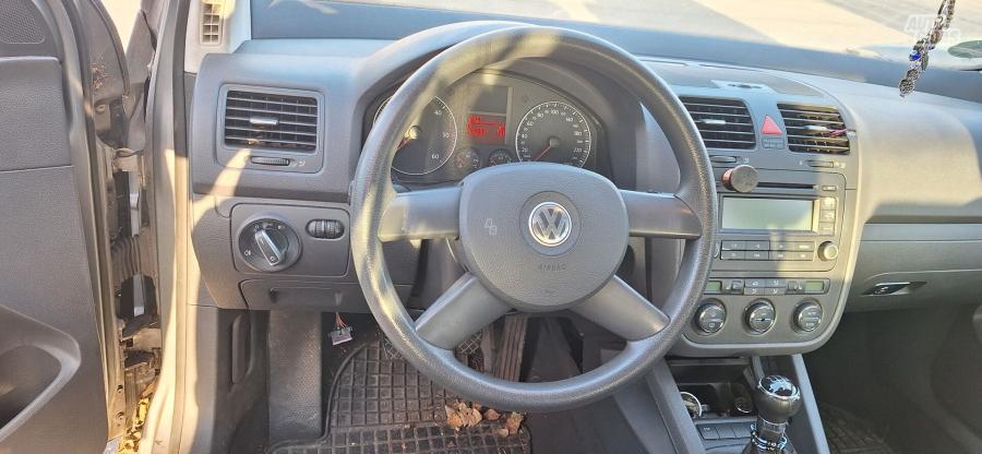 Grey Volkswagen Golf 2005 in Vilnius, with an engine capacity of 1.90 L and mileage of 313 thousand km for 850 €, photo 3 on AUTOMOTO.COM.LV