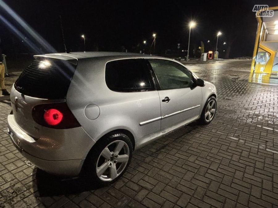 Grey Volkswagen Golf 2005 in Vilnius, with an engine capacity of 1.90 L and mileage of 447 thousand km for 1000 €, photo 1 on AUTOMOTO.COM.LV