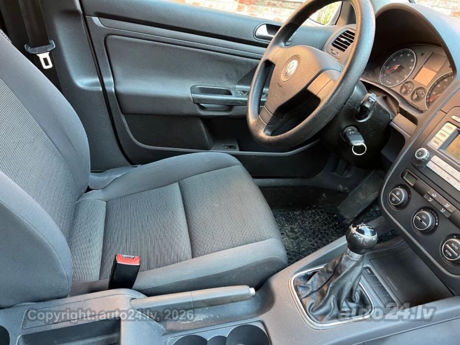 Pelēks Volkswagen Golf 2005 Viljandi, ar dzinēja tilpumu 0.00 L un nobraukumu 149 tūkst. km par 2200 €, foto 5 vietnē AUTOMOTO.COM.LV