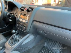 Pelēks Volkswagen Golf 2005 Viljandi, ar dzinēja tilpumu 0.00 L un nobraukumu 149 tūkst. km par 2200 €, foto 6 vietnē AUTOMOTO.COM.LV