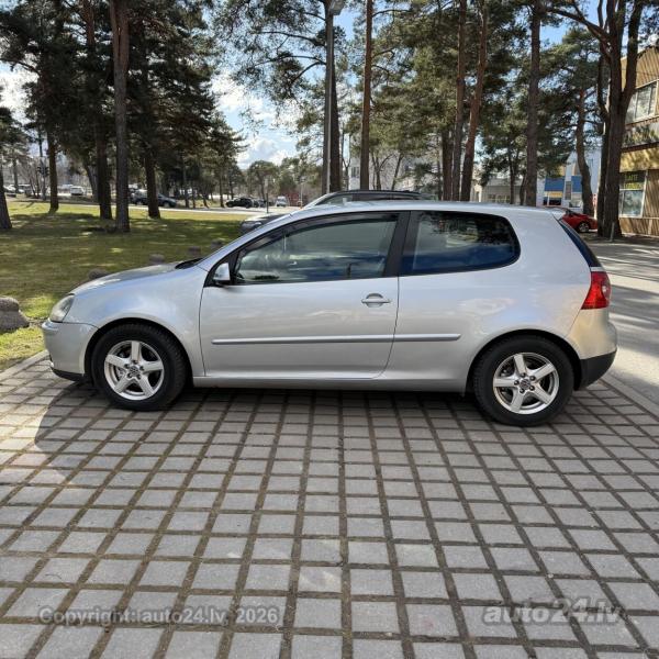 Pelēks Volkswagen Golf 2005 Tallina, ar dzinēja tilpumu 1.90 L un nobraukumu 263 tūkst. km par 2499 €, foto 2 vietnē AUTOMOTO.COM.LV