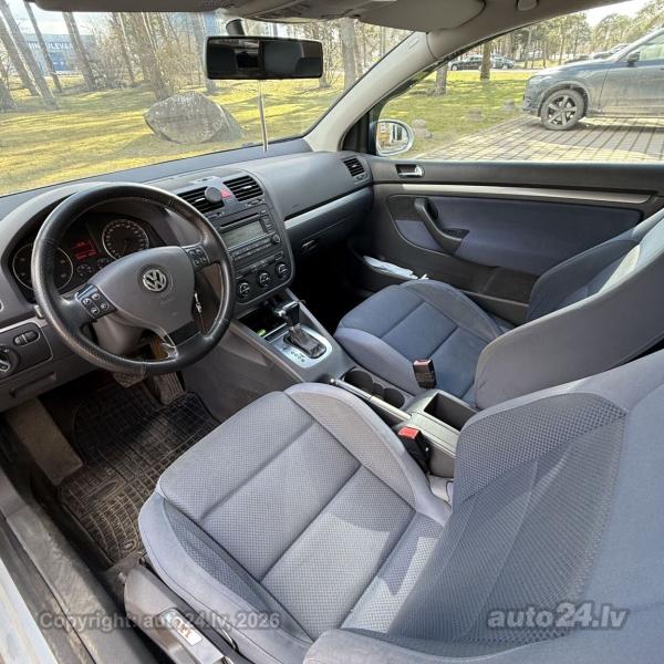 Pelēks Volkswagen Golf 2005 Tallina, ar dzinēja tilpumu 1.90 L un nobraukumu 263 tūkst. km par 2499 €, foto 8 vietnē AUTOMOTO.COM.LV