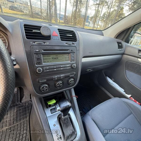 Pelēks Volkswagen Golf 2005 Tallina, ar dzinēja tilpumu 1.90 L un nobraukumu 263 tūkst. km par 2499 €, foto 10 vietnē AUTOMOTO.COM.LV