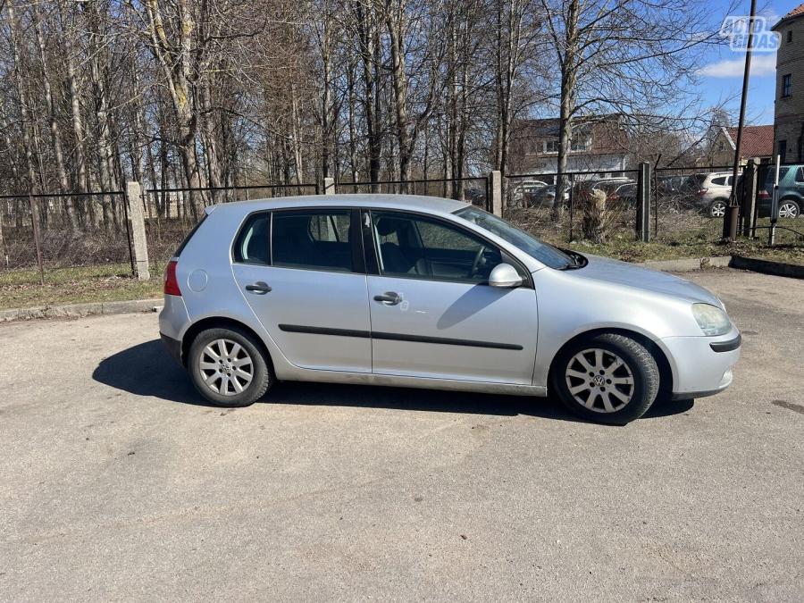 Grey Volkswagen Golf 2005 in Siauliai, with an engine capacity of 1.60 L and mileage of 241 thousand km for 799 €, photo 5 on AUTOMOTO.COM.LV
