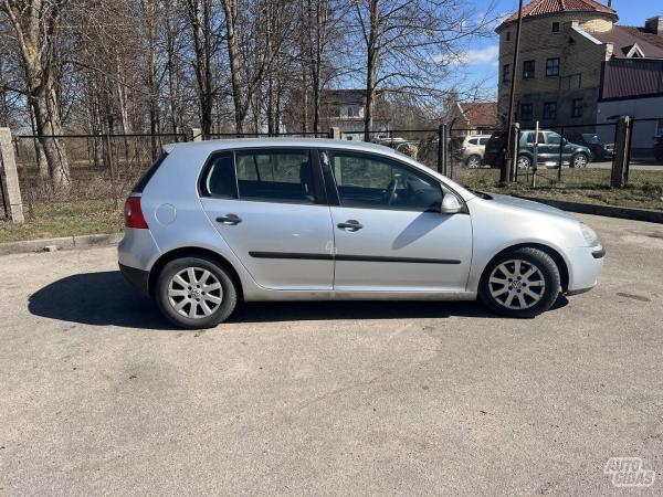 Grey Volkswagen Golf 2005 in Siauliai, with an engine capacity of 1.60 L and mileage of 241 thousand km for 649 €, photo 8 on AUTOMOTO.COM.LV