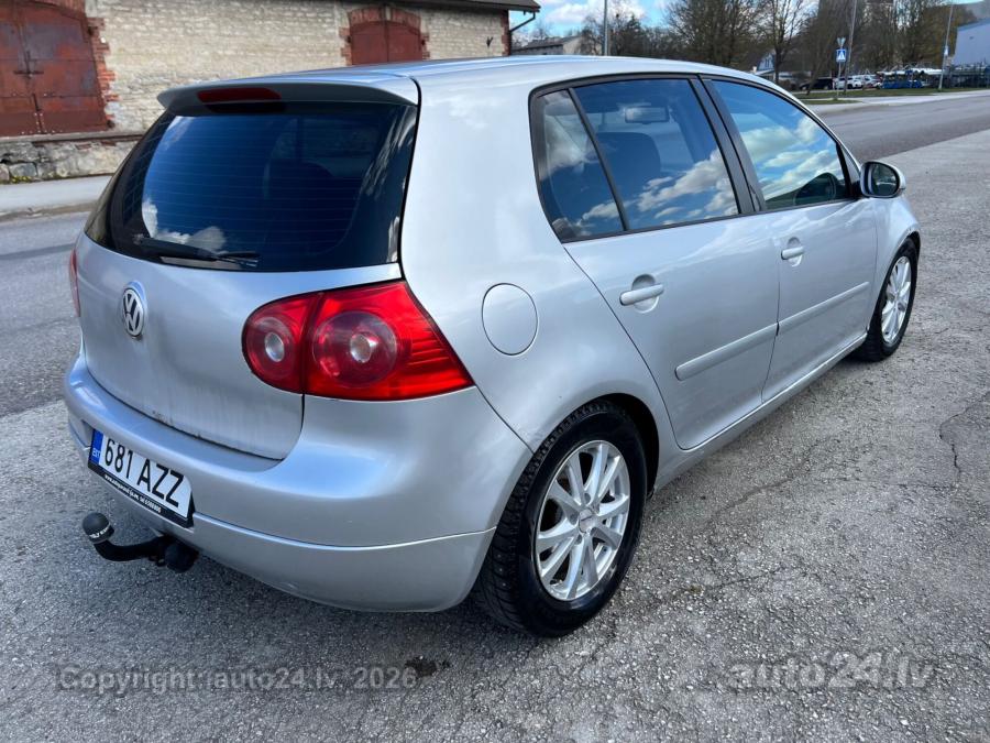Pelēks Volkswagen Golf 2005 Tallina, ar dzinēja tilpumu 1.60 L un nobraukumu 216 tūkst. km par 735 €, foto 4 vietnē AUTOMOTO.COM.LV