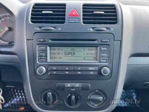 Pelēks Volkswagen Golf 2005 Tallina, ar dzinēja tilpumu 1.60 L un nobraukumu 216 tūkst. km par 735 €, foto 14 vietnē AUTOMOTO.COM.LV