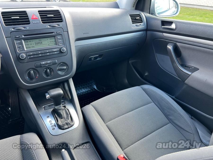 Pelēks Volkswagen Golf 2005 Tallina, ar dzinēja tilpumu 1.60 L un nobraukumu 216 tūkst. km par 735 €, foto 18 vietnē AUTOMOTO.COM.LV