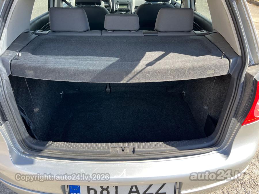 Pelēks Volkswagen Golf 2005 Tallina, ar dzinēja tilpumu 1.60 L un nobraukumu 216 tūkst. km par 735 €, foto 22 vietnē AUTOMOTO.COM.LV