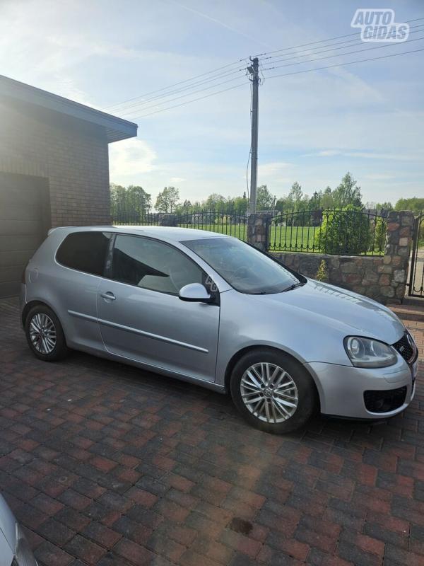 Pelēks Volkswagen Golf 2005 Marijampole, ar dzinēja tilpumu 2.00 L un nobraukumu 248 tūkst. km par 1600 €, foto 3 vietnē AUTOMOTO.COM.LV
