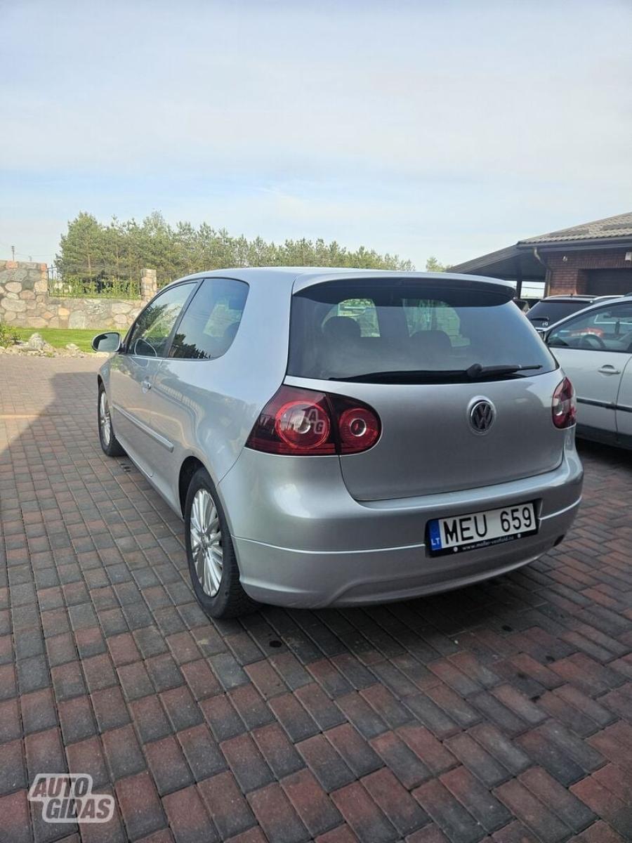 Pelēks Volkswagen Golf 2005 Marijampole, ar dzinēja tilpumu 2.00 L un nobraukumu 248 tūkst. km par 1600 €, foto 6 vietnē AUTOMOTO.COM.LV