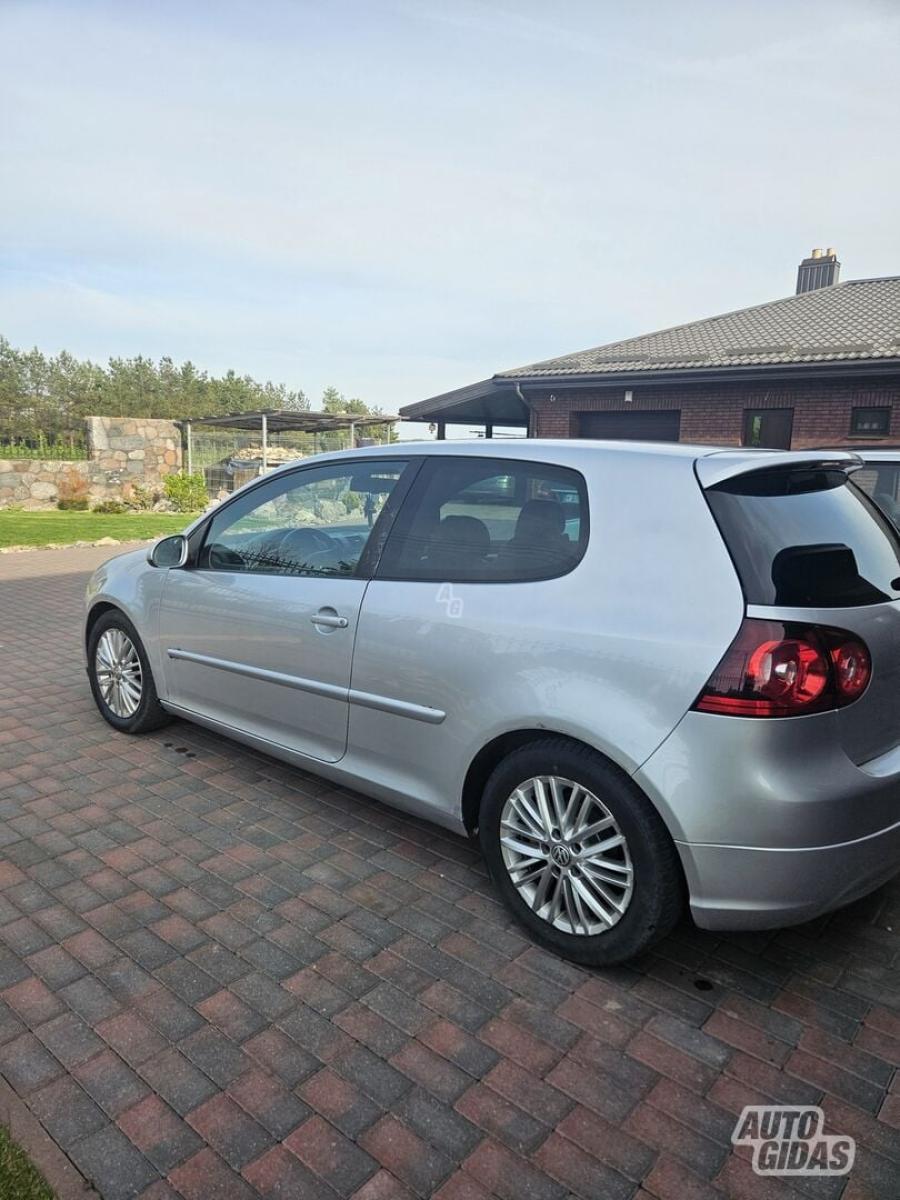 Pelēks Volkswagen Golf 2005 Marijampole, ar dzinēja tilpumu 2.00 L un nobraukumu 248 tūkst. km par 1600 €, foto 7 vietnē AUTOMOTO.COM.LV