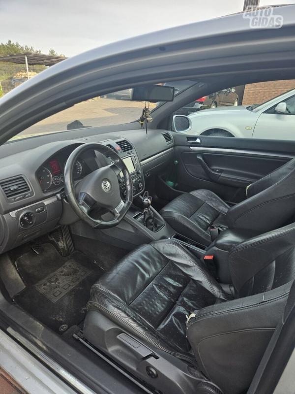 Pelēks Volkswagen Golf 2005 Marijampole, ar dzinēja tilpumu 2.00 L un nobraukumu 248 tūkst. km par 1600 €, foto 9 vietnē AUTOMOTO.COM.LV