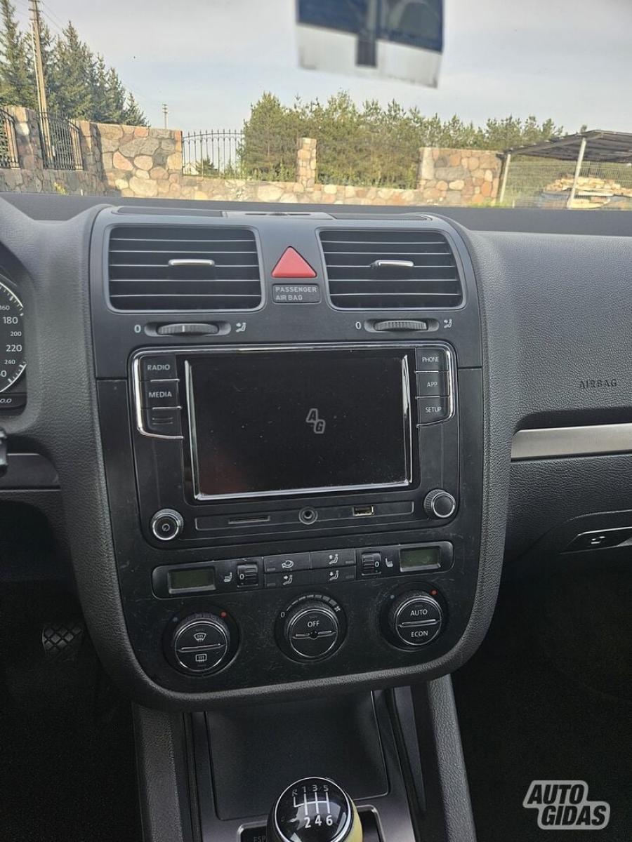 Pelēks Volkswagen Golf 2005 Marijampole, ar dzinēja tilpumu 2.00 L un nobraukumu 248 tūkst. km par 1600 €, foto 15 vietnē AUTOMOTO.COM.LV