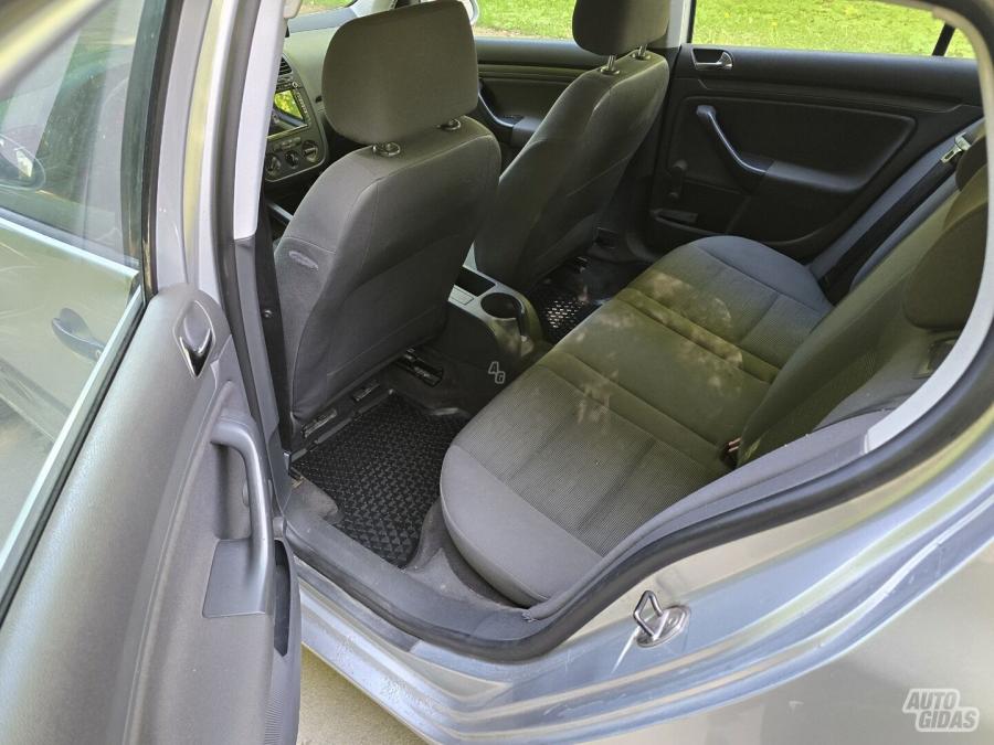 Grey Volkswagen Golf 2005 in Alytus, with an engine capacity of 1.90 L and mileage of 295 thousand km for 999 €, photo 11 on AUTOMOTO.COM.LV