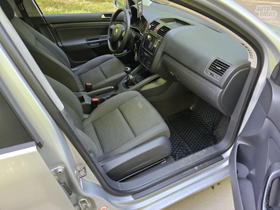 Grey Volkswagen Golf 2005 in Alytus, with an engine capacity of 1.90 L and mileage of 295 thousand km for 999 €, photo 15 on AUTOMOTO.COM.LV