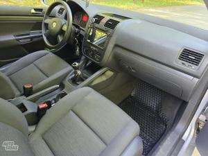 Grey Volkswagen Golf 2005 in Alytus, with an engine capacity of 1.90 L and mileage of 295 thousand km for 999 €, photo 16 on AUTOMOTO.COM.LV
