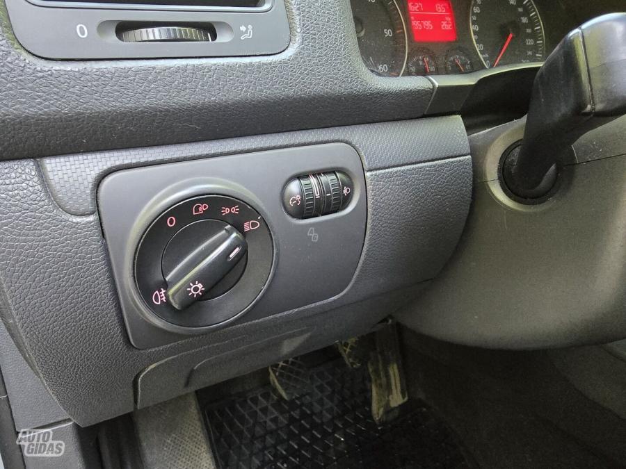 Grey Volkswagen Golf 2005 in Alytus, with an engine capacity of 1.90 L and mileage of 295 thousand km for 999 €, photo 19 on AUTOMOTO.COM.LV