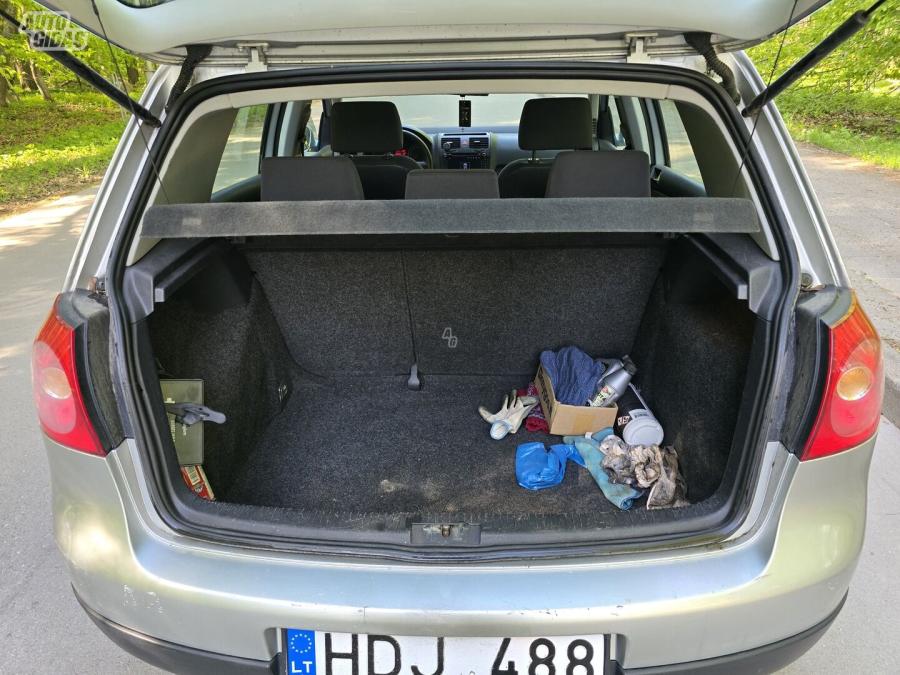 Grey Volkswagen Golf 2005 in Alytus, with an engine capacity of 1.90 L and mileage of 295 thousand km for 999 €, photo 21 on AUTOMOTO.COM.LV