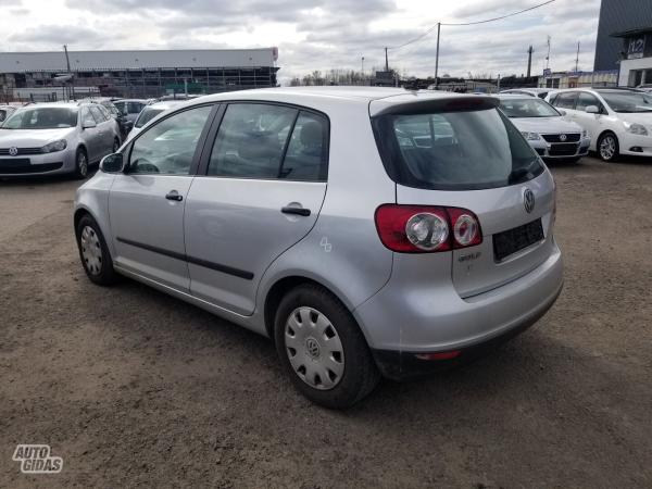 Grey Volkswagen Golf 2005 in Kaunas, with an engine capacity of 1.90 L and mileage of 390 thousand km for 1199 €, photo 6 on AUTOMOTO.COM.LV