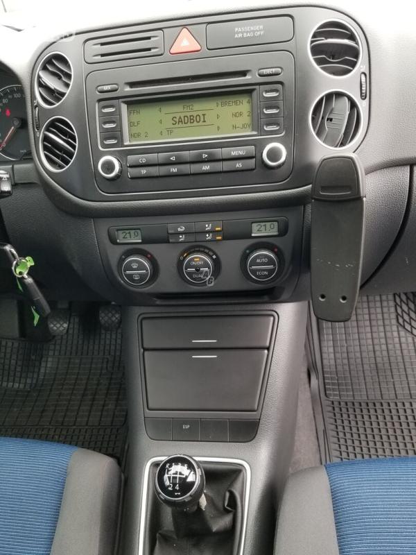 Grey Volkswagen Golf 2005 in Kaunas, with an engine capacity of 1.90 L and mileage of 390 thousand km for 1199 €, photo 10 on AUTOMOTO.COM.LV