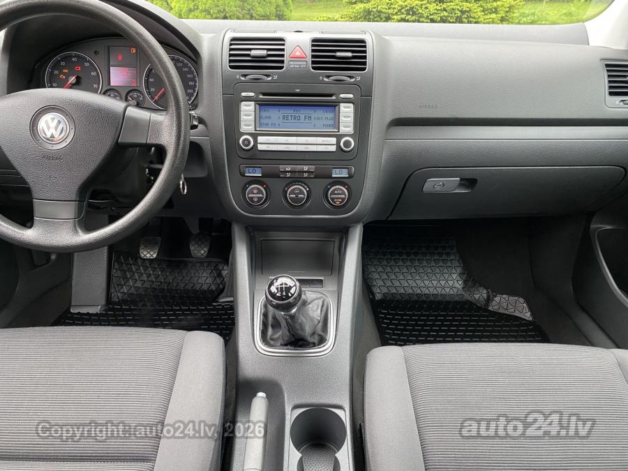 Pelēks Volkswagen Golf 2005 Tartu, ar dzinēja tilpumu 1.40 L un nobraukumu 147 tūkst. km par 3999 €, foto 26 vietnē AUTOMOTO.COM.LV