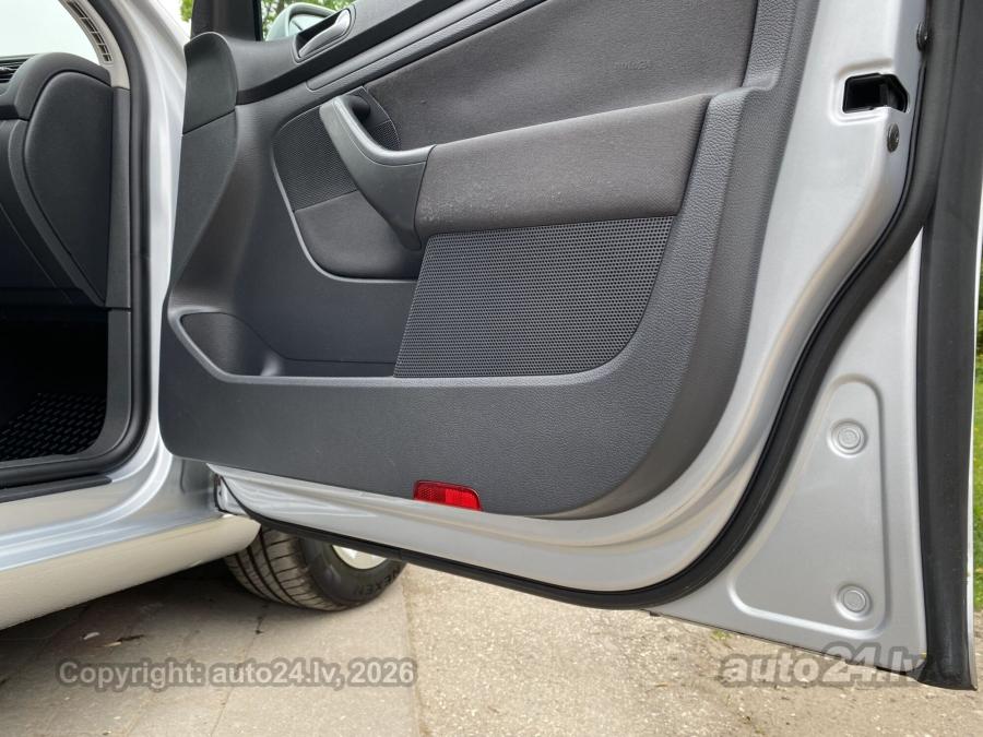 Pelēks Volkswagen Golf 2005 Tartu, ar dzinēja tilpumu 1.40 L un nobraukumu 147 tūkst. km par 3999 €, foto 27 vietnē AUTOMOTO.COM.LV